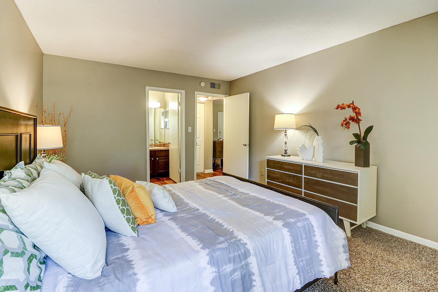 Gallery - 100 Inverness